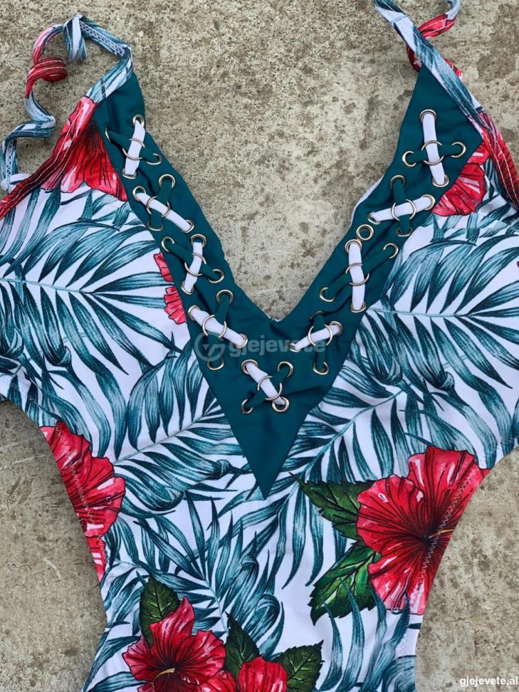 Rroba Banjo Per Femra - Gjejevete