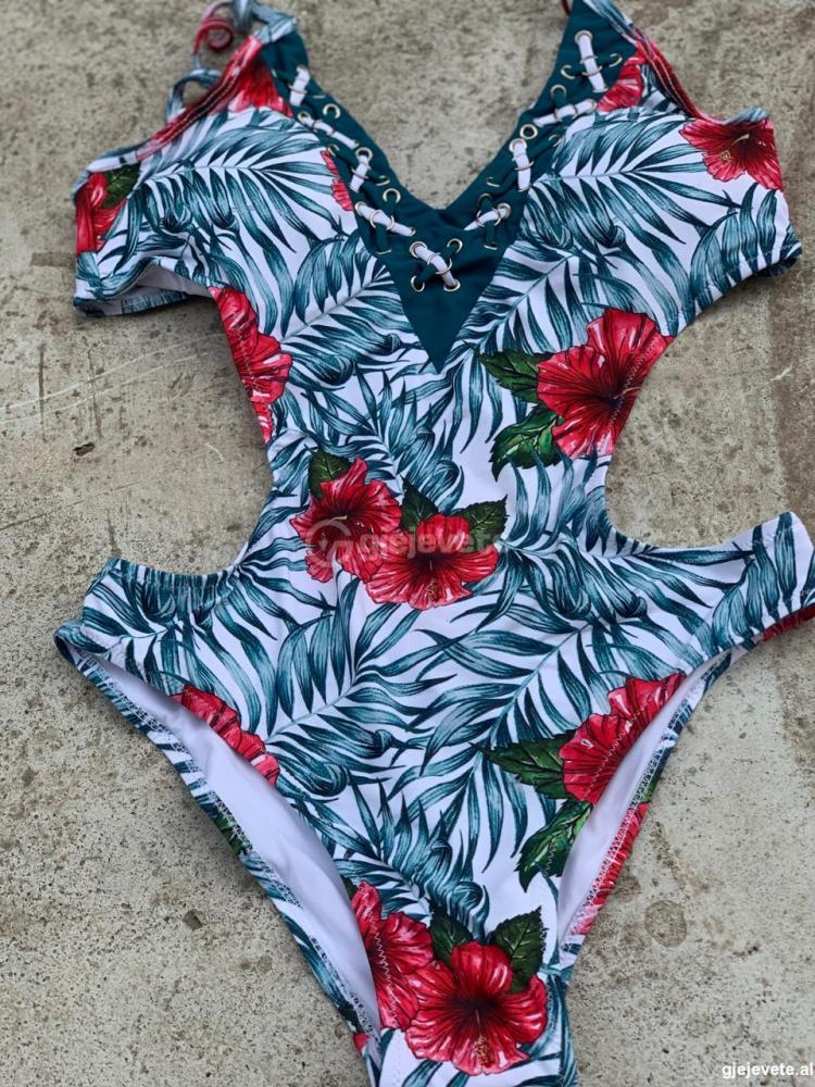 Rroba Banjo Per Femra - Gjejevete